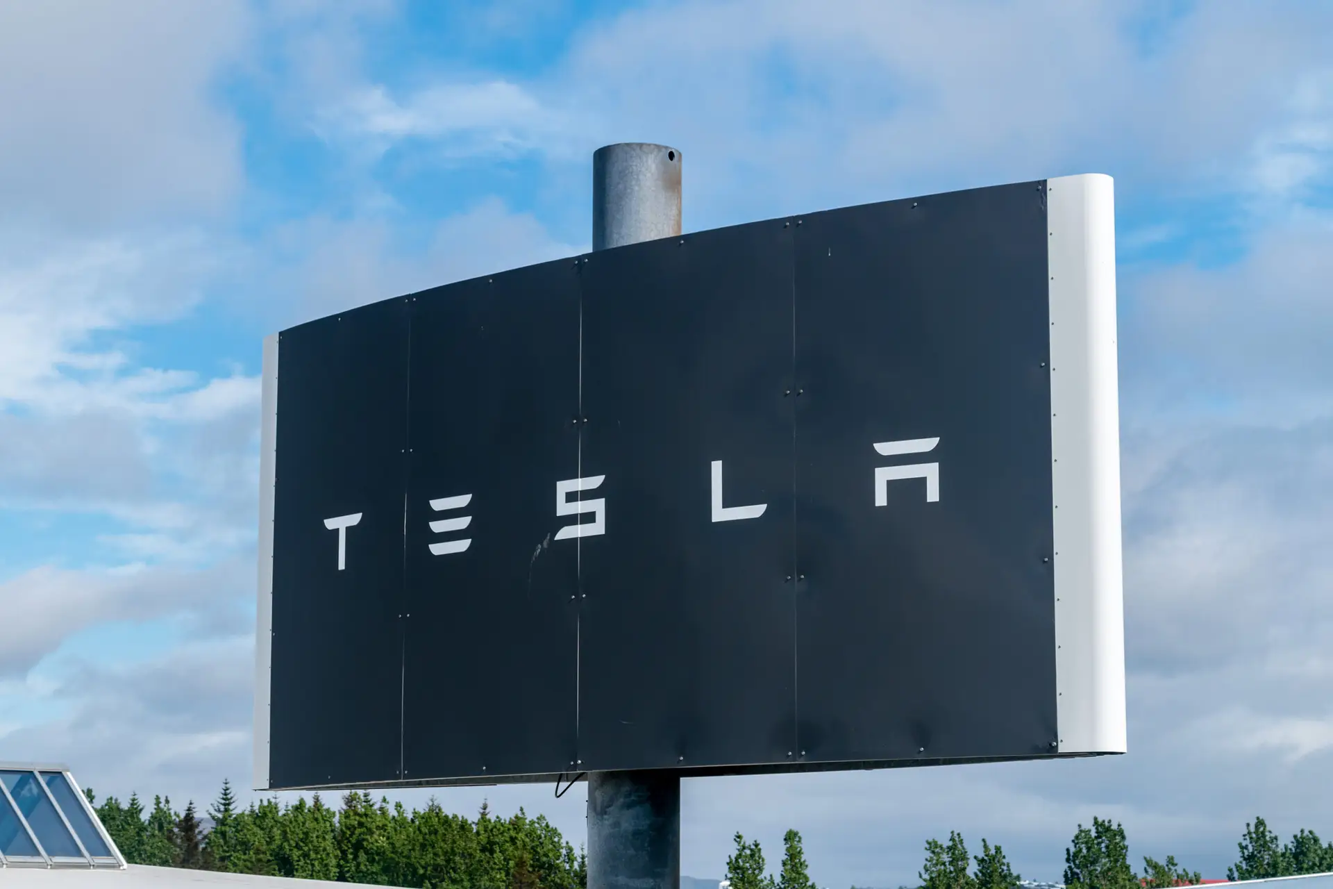 Ralph Nader Urges U.S. Regulators to Recall Tesla's Full Self-Driving ...